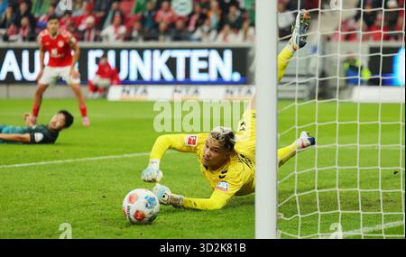 Goalkeeper Mio Backhaus (Bremen) Bremen, November 29, 2025, Soccer, Bundesliga, SV Werder Bremen ...
