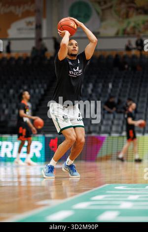 Jordan Roland (Gladiators Trier) beim Warm Up, Vet Concept Gladiators ...