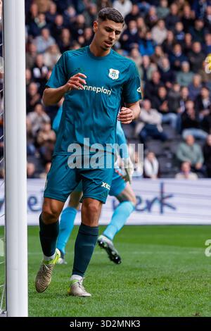 ZWOLLE, NETHERLANDS - NOVEMBER 8: Koen Kostons of PEC Zwolle is ...
