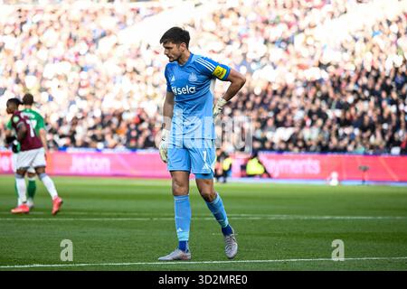 Nick Pope Of Newcastle United holds his hands up after Defeat during ...
