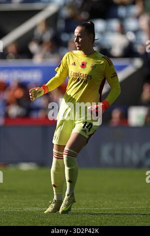 Daphne Van Domselaar (Goalkeeper, Arsenal Women FC, #14) warming up GER ...
