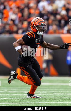 Chicago Bears wide receiver Chase Claypool (10) is tackled by New York ...