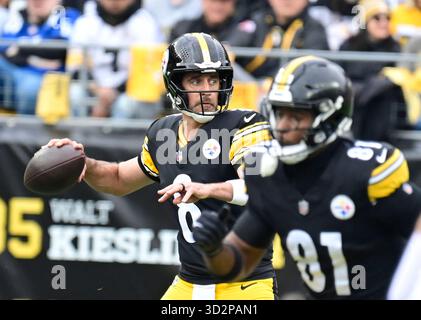 Pittsburgh Steelers quarterback Aaron Rodgers (8) gets up after being ...