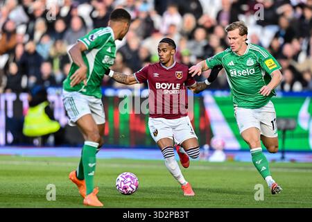 London, UK. 17 November 2025. A staff member with Vending machines from ...