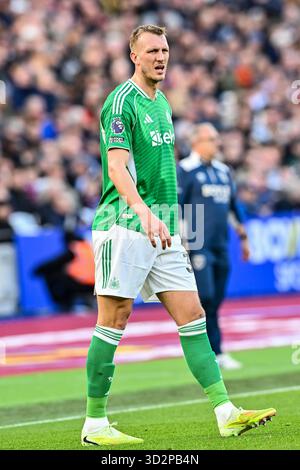 Dan Burn #33 of Newcastle United runs with the ball during the Premier ...