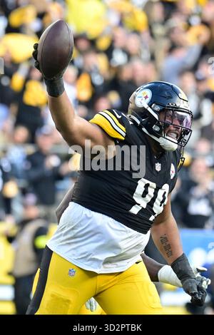 Pittsburgh Steelers defensive tackle Derrick Harmon (99) and Pittsburgh ...