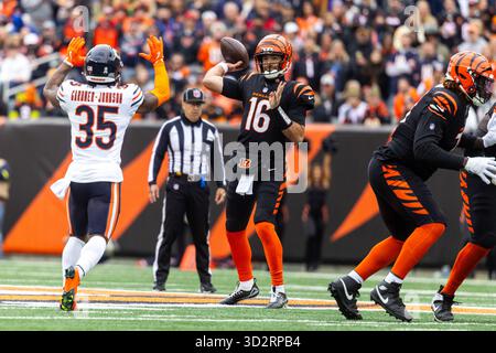 November 9, 2025: Chicago Bears Quarterback Caleb Williams (18) in ...