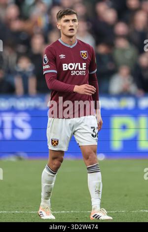 Freddie Potts of West Ham United during the Premier League match ...