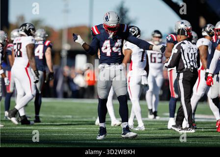 New England Patriots linebacker K'Lavon Chaisson sets up for a play ...