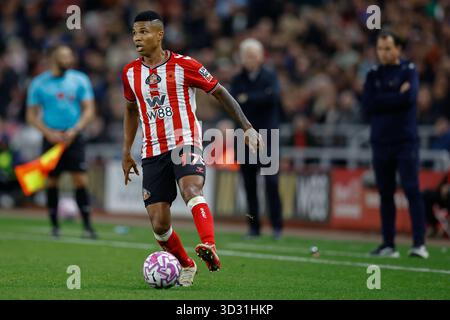 Reinildo Mandava of Sunderland controls the ball during the Premier ...