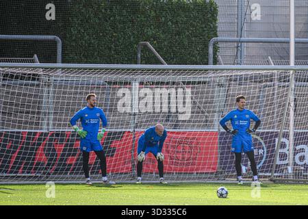 Janis Blaswich (Bayer 04 Leverkusen, 28) warming up. UEFA Champions ...