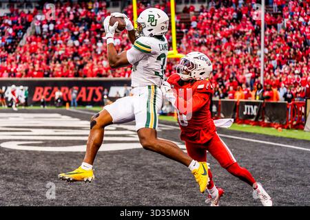 Baylor wide receiver Josh Cameron runs with the ball on his way to ...