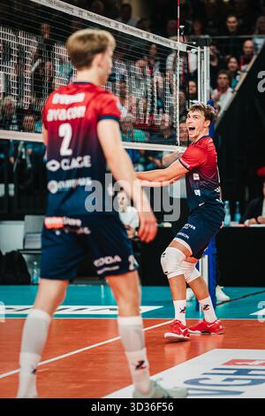 Santeri Välimaa (SVG Lüneburg, 12) celebrates; Volleyball Bundesliga ...