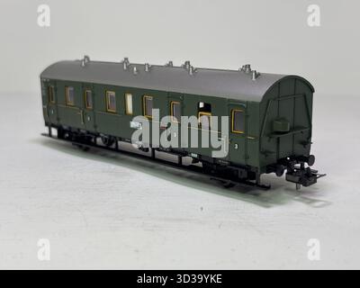 HO scale DB Type Cd 3rd class passenger compartment coach model by Trix ...