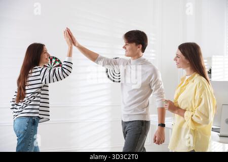 Woman playing darts and her colleagues in office Stock Photo - Alamy