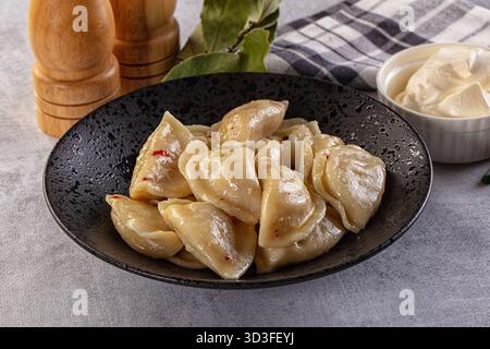 Traditiolal vareniki - stuffed dumplings with potato and onion Stock ...