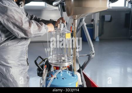 Car Mechanic Replacing Oil From Motor Engine Stock Photo - Alamy