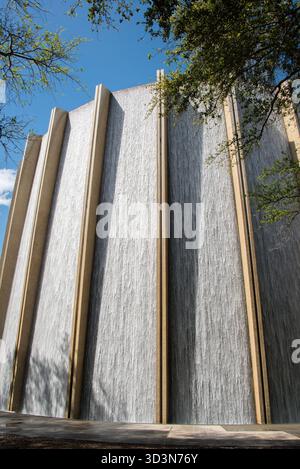 Gerald D. Hines Waterwall Park in Houston is a popular photo spot in ...