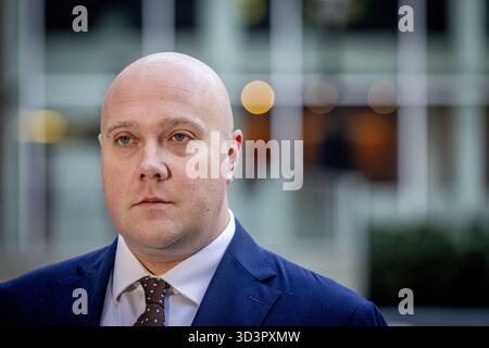 THE HAGUE – Outgoing State Secretary for Public Transport and the ...