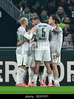 from left Mattias Svanberg (Wolfsburg), referee Florian Badstuebner ...