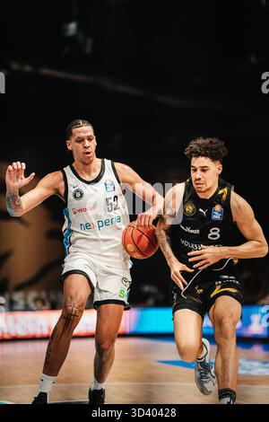 Zacharie Perrin (Veolia Towers Hamburg, #52) at the free throw, GER ...