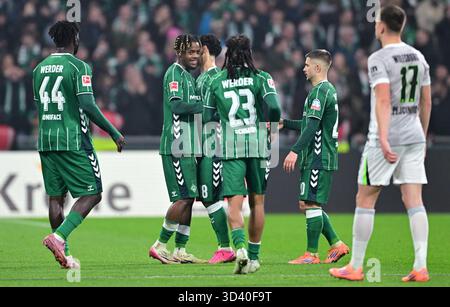 from left: Cameron Puertas, Samuel Mbangula (Bremen) Bremen, January 16 ...