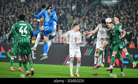 from the left: goalkeeper Kamil Grabara (Wolfsburg), Jonas Hofmann ...