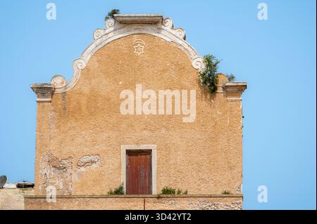 Moroccan architecture, the facade of a white building in Morocco ...