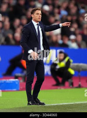 Burnley manager Scott Parker on the touchline during the Premier League ...