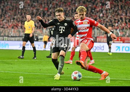 Lennart Karl (FC FC Bayern Munich, #42) with Alphonso Davies (FC FC ...