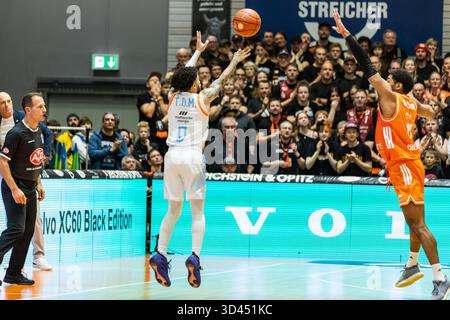 Tavian Dunn-Martin (Science City Jena, 0) against Isaiah Swope ...