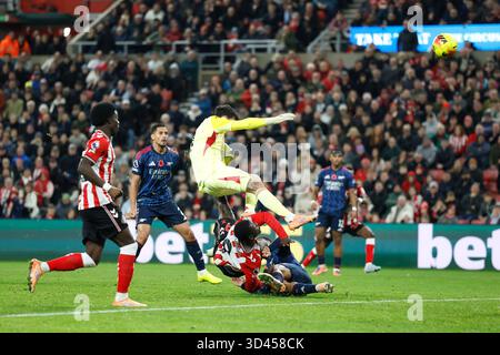 Brian Brobbey of Sunderland scores (1-1) during the Tottenham Hotspur v ...