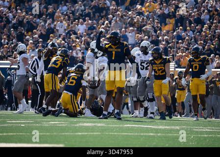 November 1, 2025: Virginia defensive end Mitchell Melton (17 ...