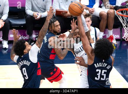 Dallas Mavericks guard D'Angelo Russell (5) shoots against Los Angeles ...