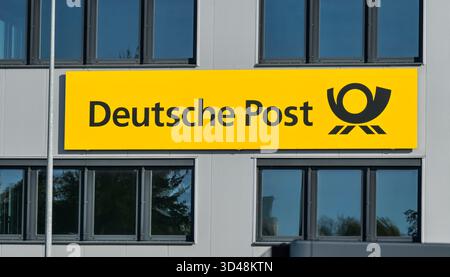 Deutsche Post Logo, DHL Zustellbasis Charlottenburg, Rohrdamm ...