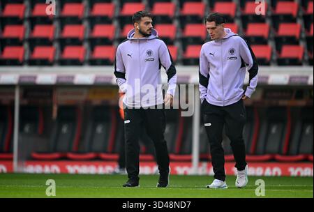 from left Danel Sinani (St. Pauli), Leonardo Bittencourt Hamburg ...