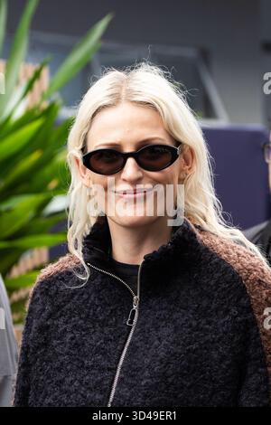 Emily Armstrong, lead singer of Linkin Park live on From Zero World ...