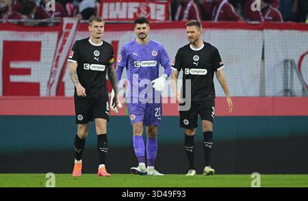 from left: Karol Mets, goalkeeper Nikola Vasilj (St. Pauli) Munich ...