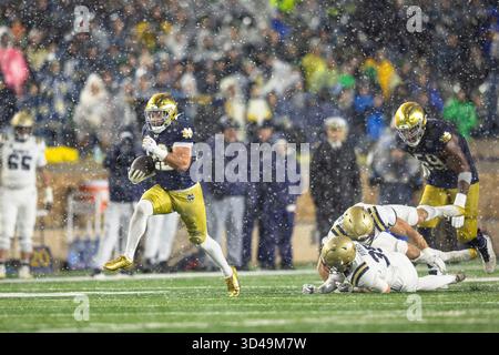 November 22, 2025: Notre Dame running back Aneyas Williams (22) runs ...