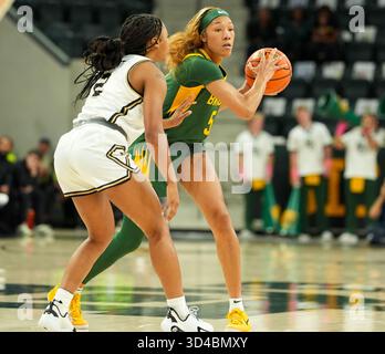 Baylor forward Darianna Littlepage-Buggs (5) reaches for the ball off ...