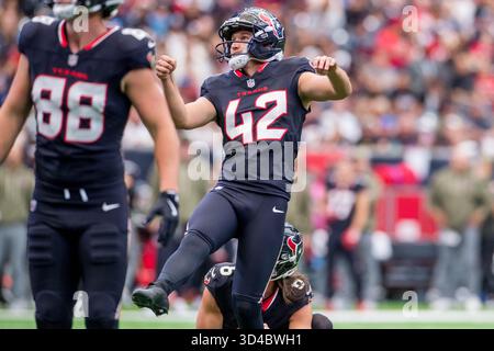 Houston Texans kicker Matthew Wright warms up before an NFL football ...