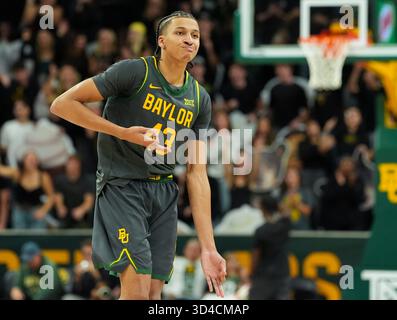 Baylor guard Cameron Carr (43) drives to the basket against Creighton ...