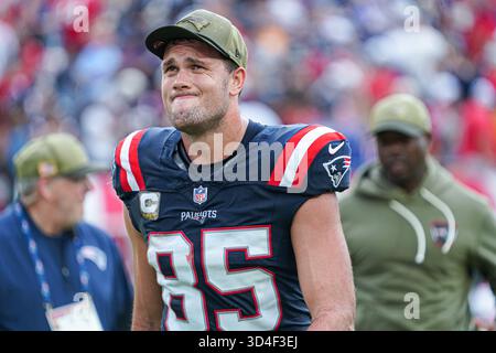 New England Patriots Hunter Henry (85) in action during an NFL football ...
