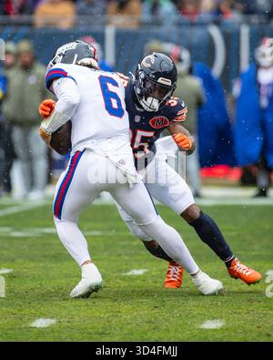New York Giants quarterback Jaxson Dart (6) warms up before the team's ...