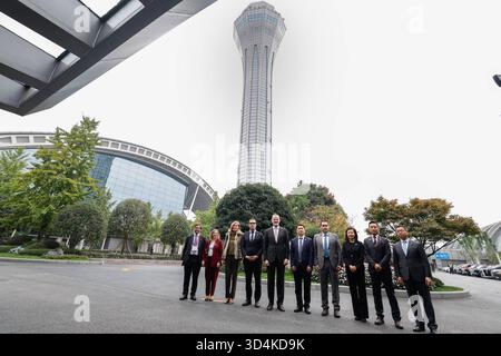 Pekin, China. 11th Nov, 2025. Spanish King Felipe VI and Queen Letizia ...