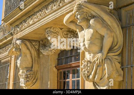 Atlant trägt als tektonische Stütze einen Balkon, Pavillon Vendome, Rue ...