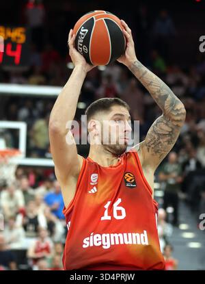 Stefan Jovic (FC Bayern Basketball, #16) mit Vladimir Lucic (FC Bayern ...
