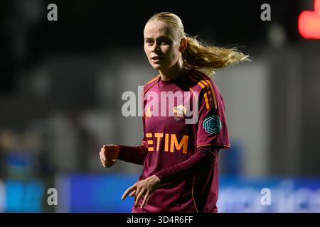 Kühl Kathrine (AS Roma, #8) UEFA Women's Champions League: OH Leuven ...