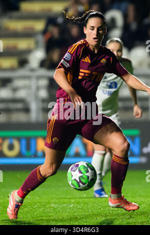 Evelyne Viens (AS Roma, #7) in action with the ball UEFA Women's ...