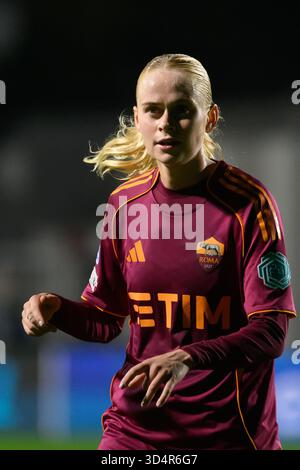 Kühl Kathrine (AS Roma, #8) UEFA Women's Champions League: OH Leuven ...